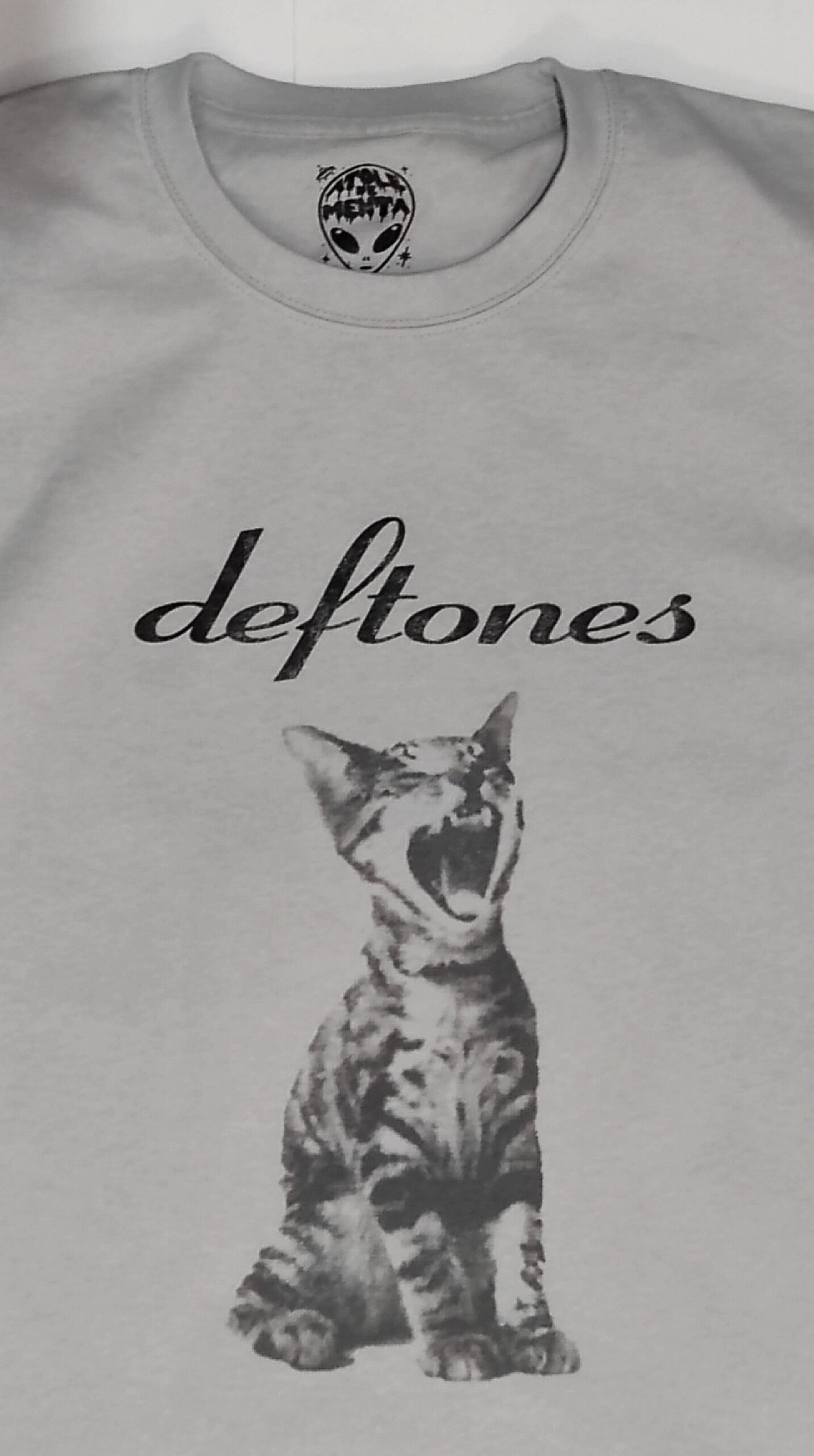 Playera Deftones Gato – Atole de Menta 👽